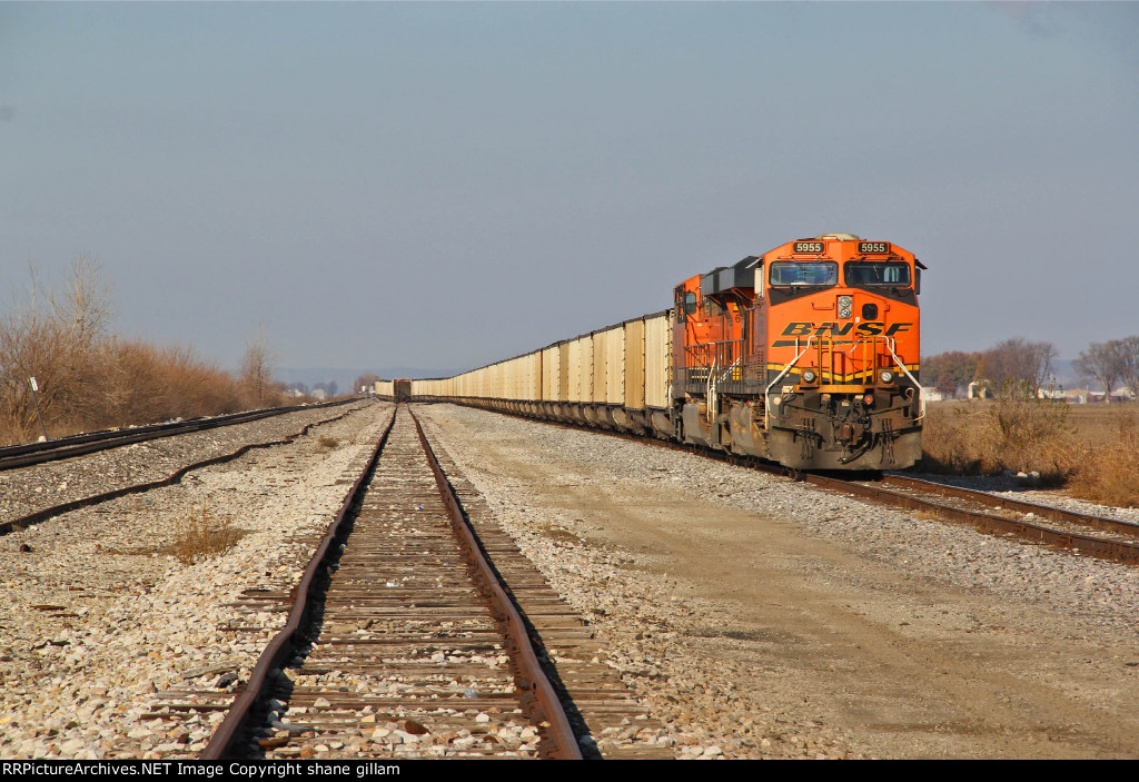 BNSF 5955 sits Dead on hours In the Siding.